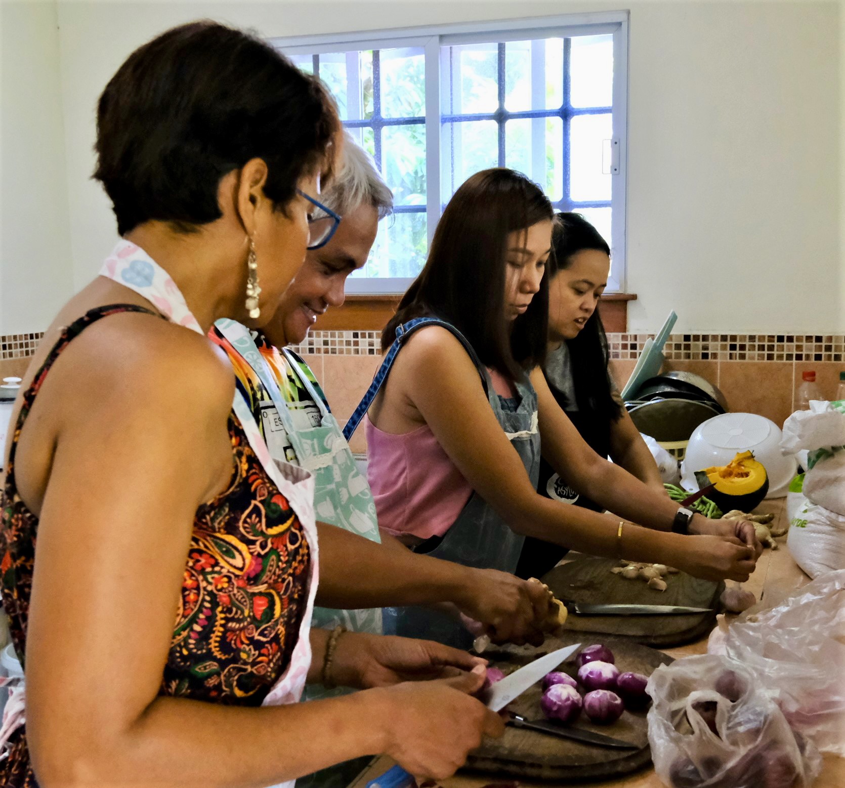 Traditional Filipino cooking class in Tagaytay - Traveling Spoon